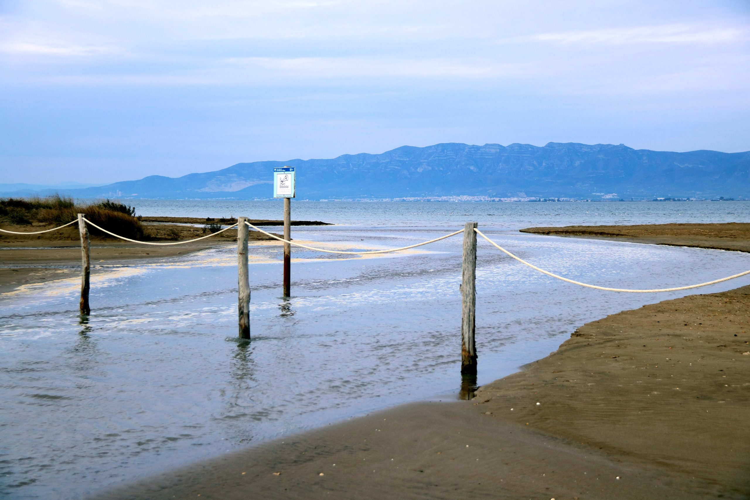 El temporal torna a inundar i deixa intransintable la barra del ...
